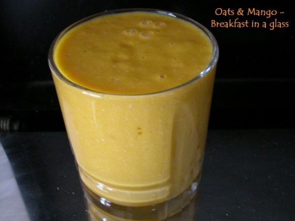 Oats and Mango Breakfast Smoothie - Breakfast in a glass