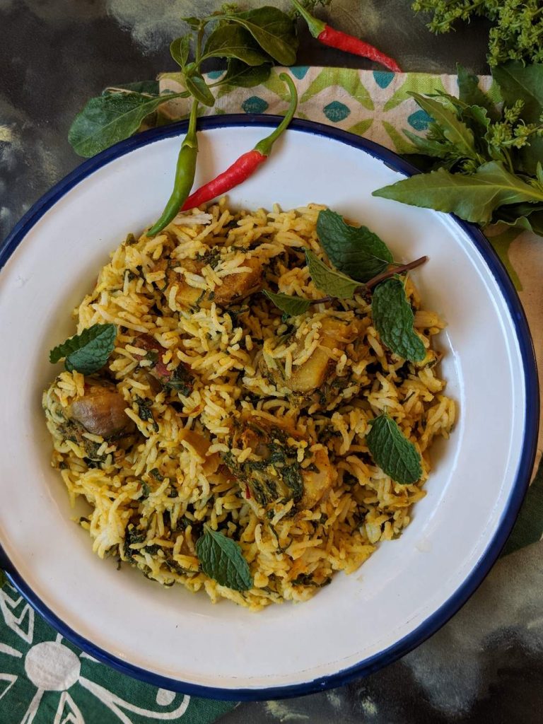 Aloo Palak Biryani in under 30 mins | Spinach and potato rice with ...