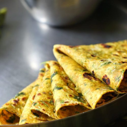 Winter special: Gujarati Methi Thepla [Indian flatbread with fenugreek ...