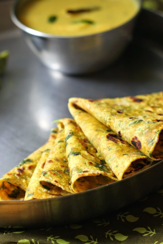 Winter special: Gujarati Methi Thepla [Indian flatbread with fenugreek ...
