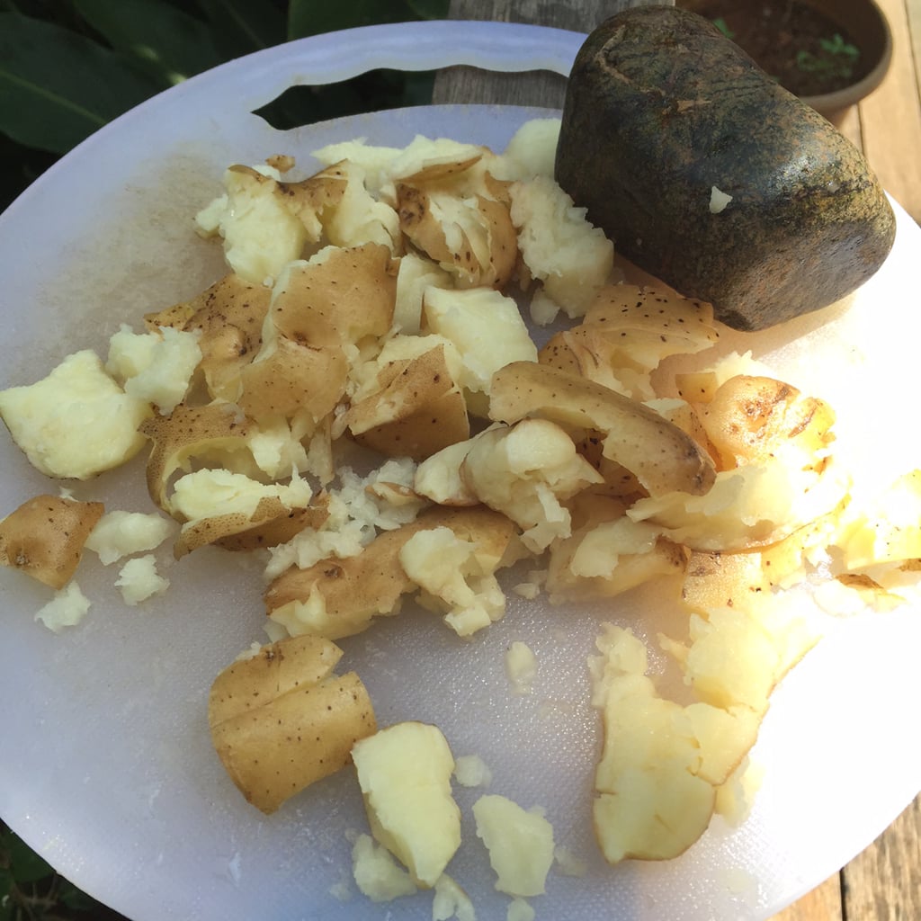 Thechwani Aloo Lobia ki | Smashed Potato & Black Eyed Peas Curry ...