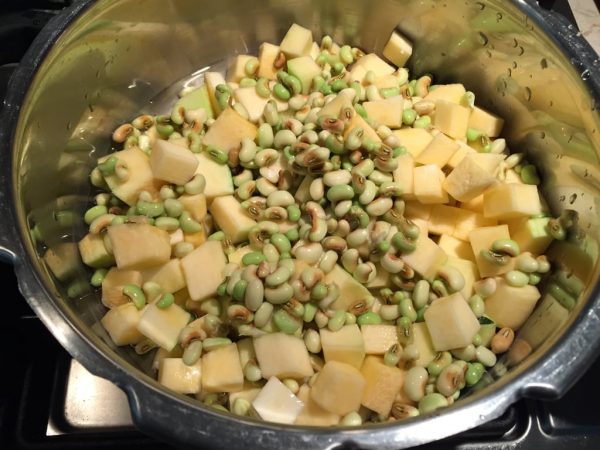 Onam Specials: Pumpkin Erissery | Kerala style Pumpkin & cowpeas stew ...