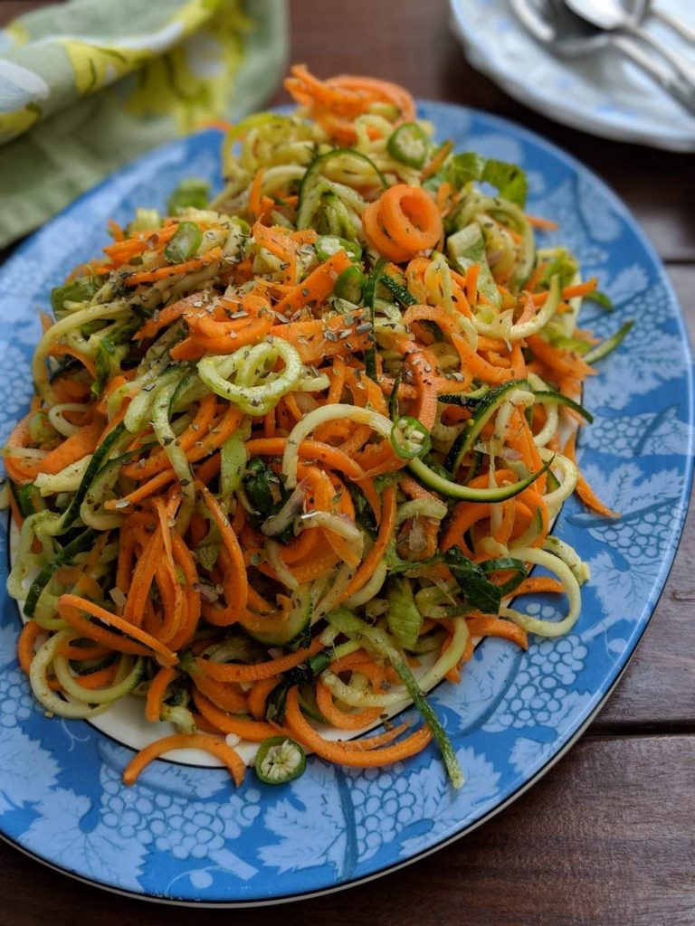 Skinny Spiralized Salad with Zucchini, Cucumber and Carrots | 99 ...